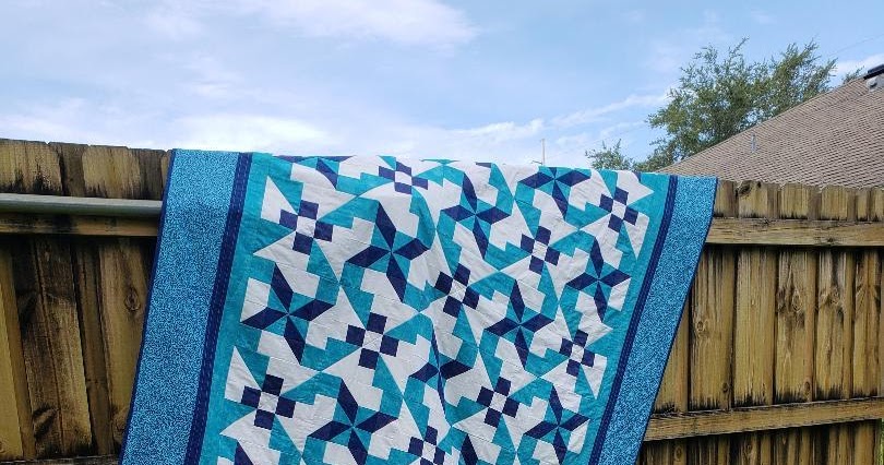 Happy to be Scrappy: Finished Graduation Quilt!