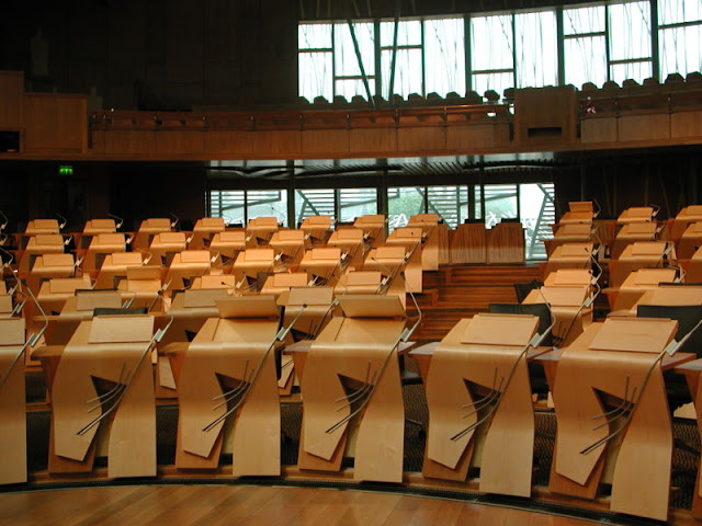 Parlamento Escocés en Edimburgo. Enric Miralles|Espacios en madera