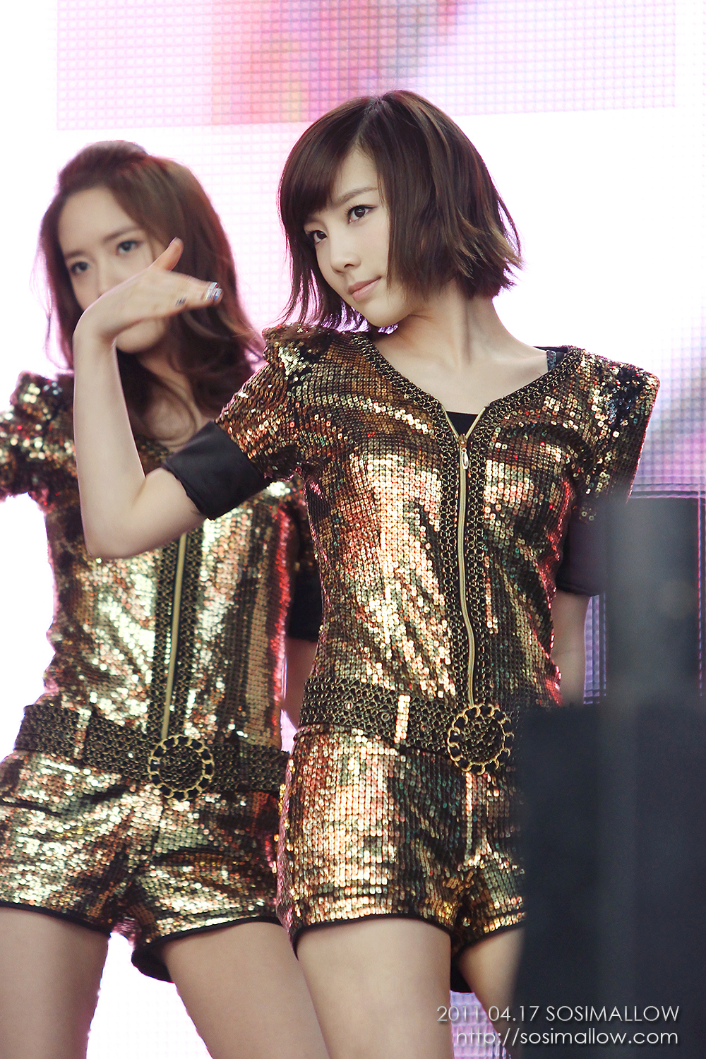 YGGJ from SOSIMALLOW: Taeyeon and Seohyun. in Seoul. April 17, 2011.