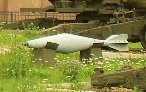 Bayou Renaissance Man: A battleship-size cannon - on a tank???