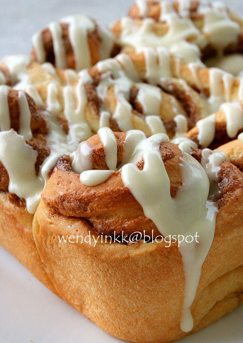 Table for 2.... or more: Clone of a Cinnabon - Cinnful rolls # 2