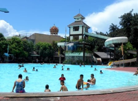 Fun Swimming at Rave Water Park Pasig