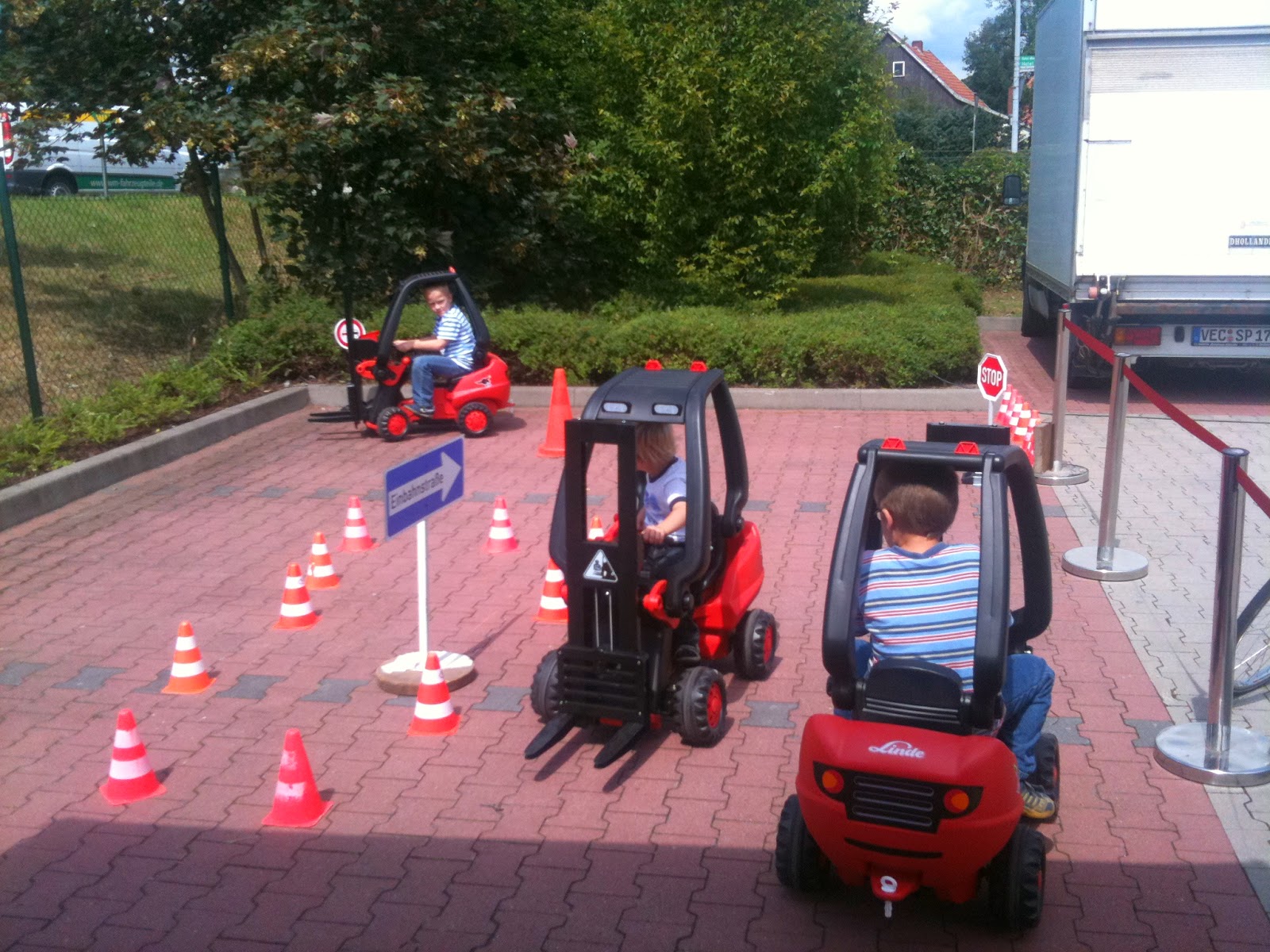 Spielpunkt GmbH Event News: Mini Gabelstapler für Kinder mieten!