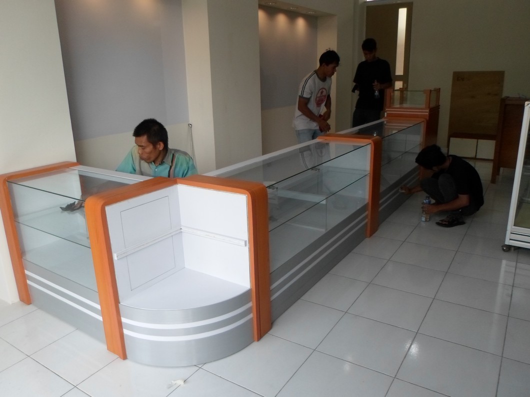 Etalase Display untuk Toko Kacamata Optik Bentuk L & Kaca Lengkung ...