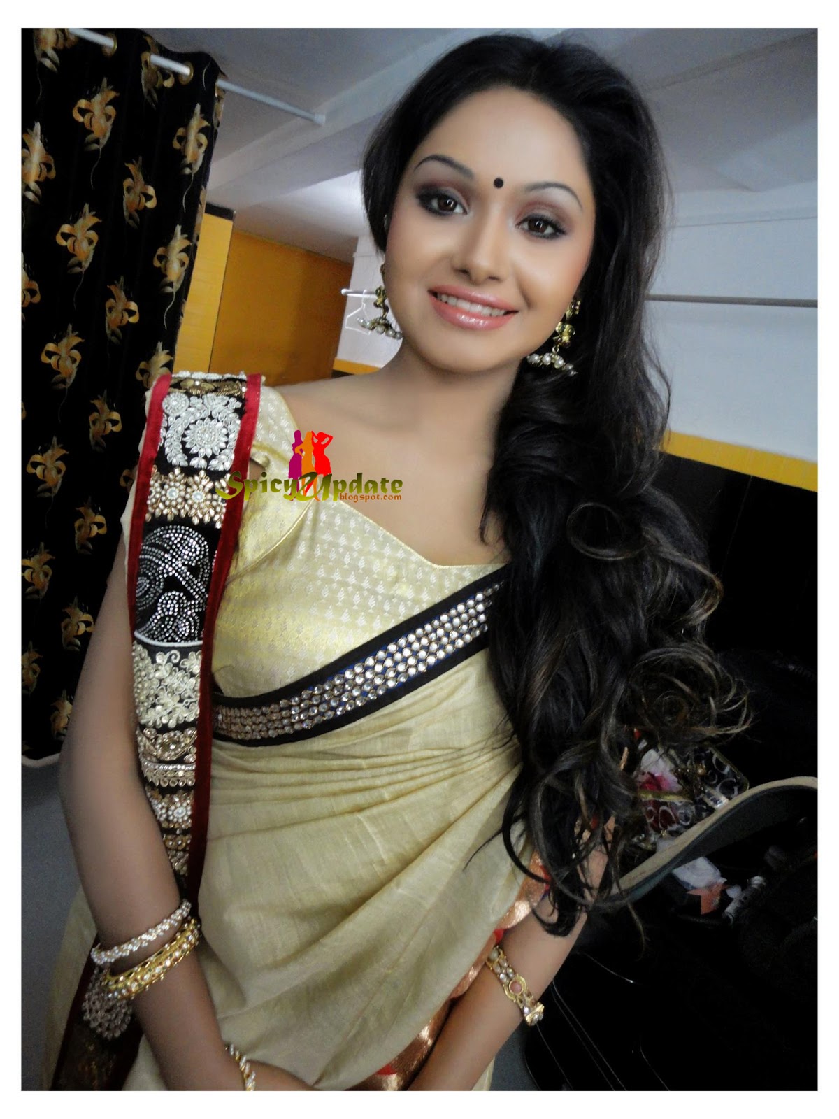 Shritha Sivadas in Saree | Veethi