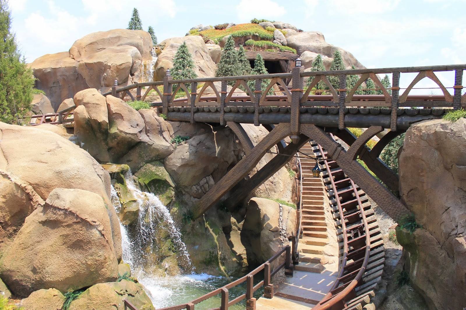 Disney Devoted: Review of the Seven Dwarfs Mine Ride