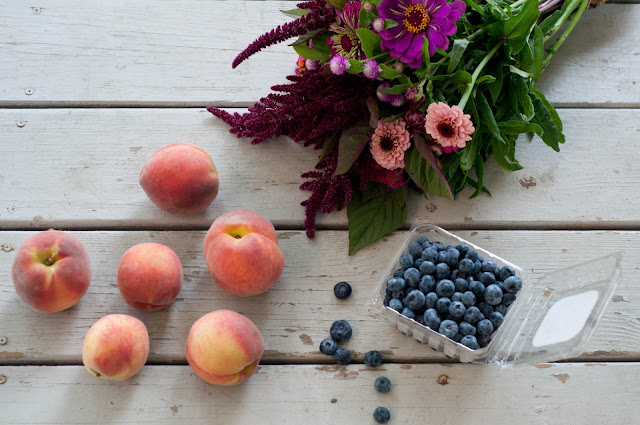 Robson's Farm: Fruit and Flowers in One Box