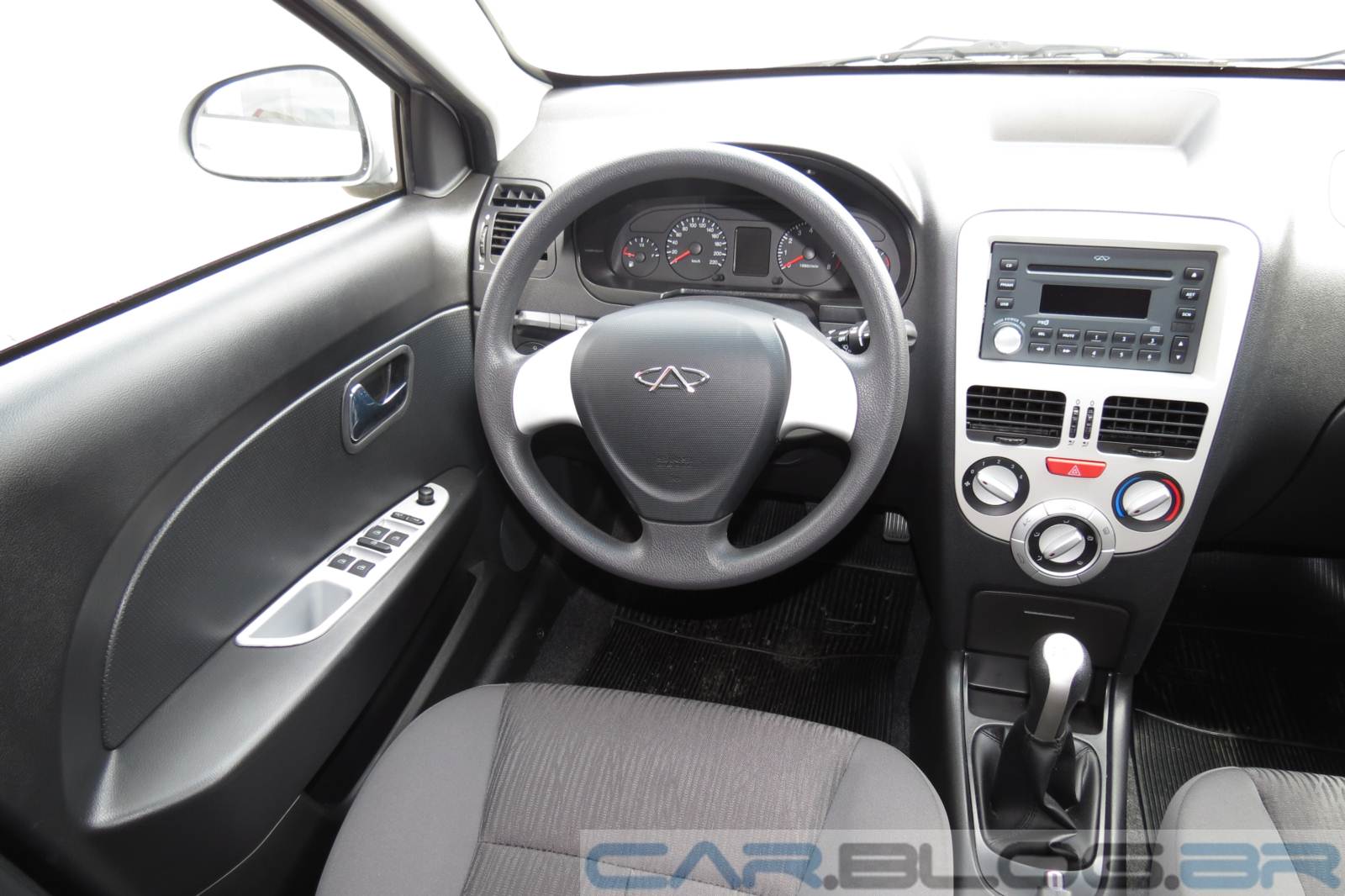 Chery Celer Hatch: preço, fotos, consumo e desempenho