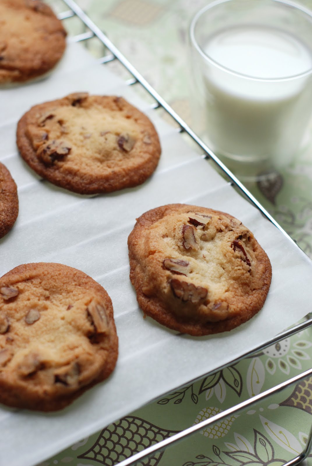 Only Slightly Pretentious Food: Recipe: Pecan Butter Cookies
