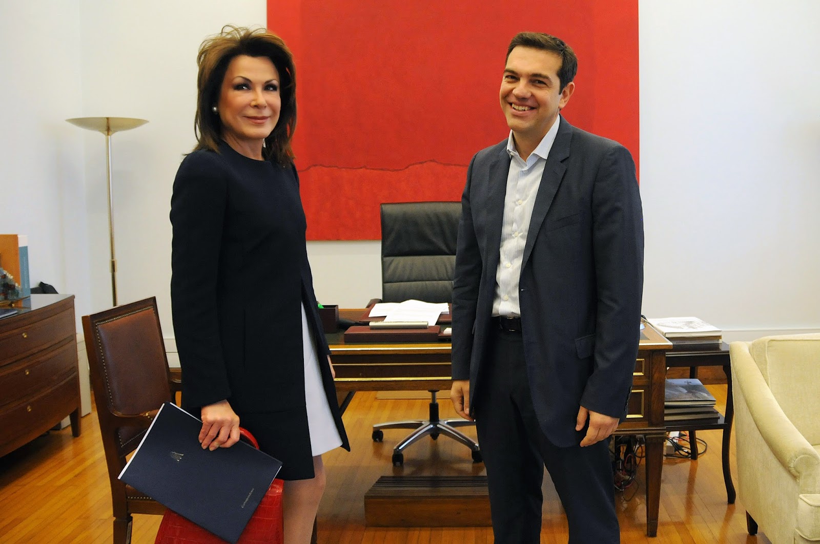 ΡΕ ΟΥΥΥΥΥ: ΜΕ ΠΑΝΑΚΡΙΒΟ ΚΟΚΚΙΝΟ ΤΣΑΝΤΙΚΟ ΠΗΓΕ Η... ΕΠΑΝΑΣΤΑΤΙΚΙΑ Η ...