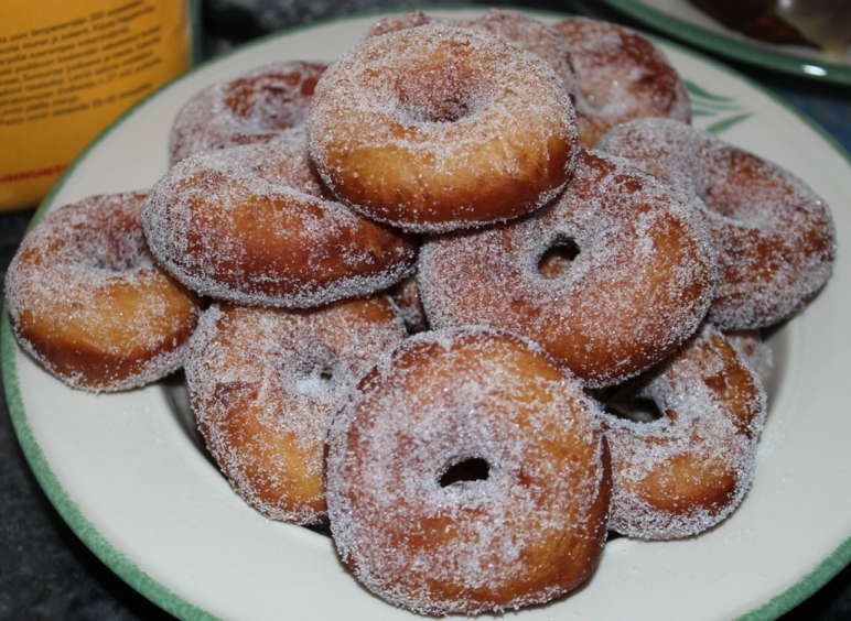 Kakkuja ja keitoksia: Kuorrutetut donitsit