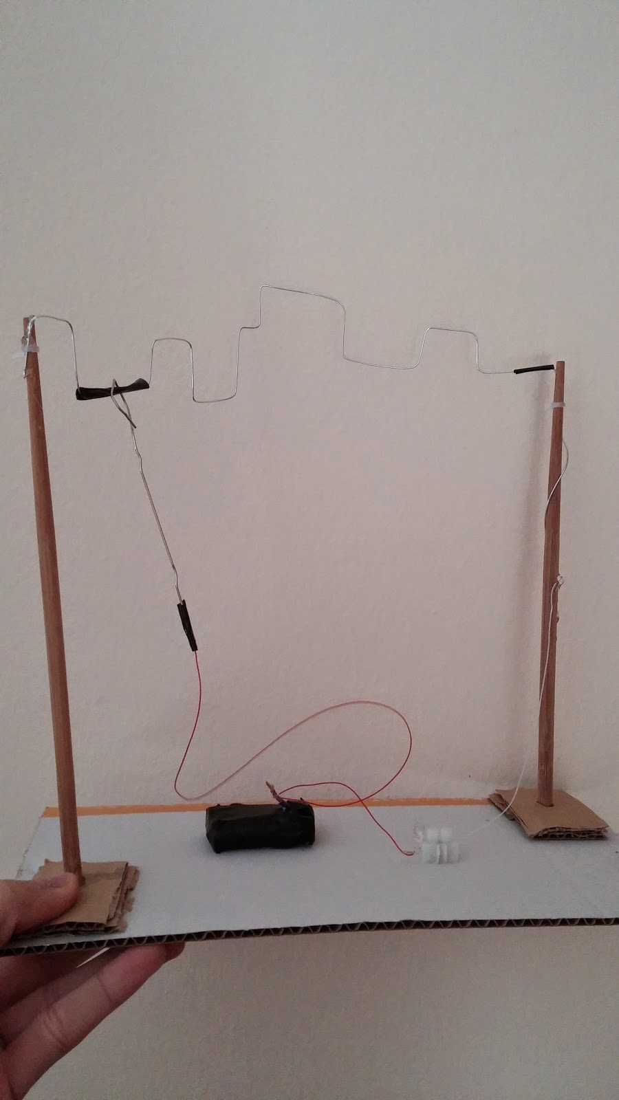 DIVERCIENCIA: "LABERINTO ELÉCTRICO"