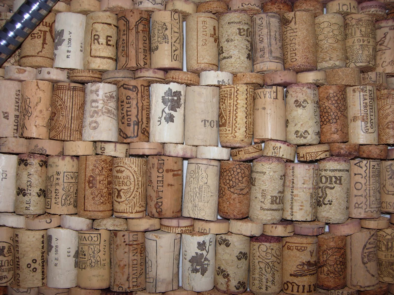 SILVICO: artesanía y medio ambiente: Muchos tapones de corcho