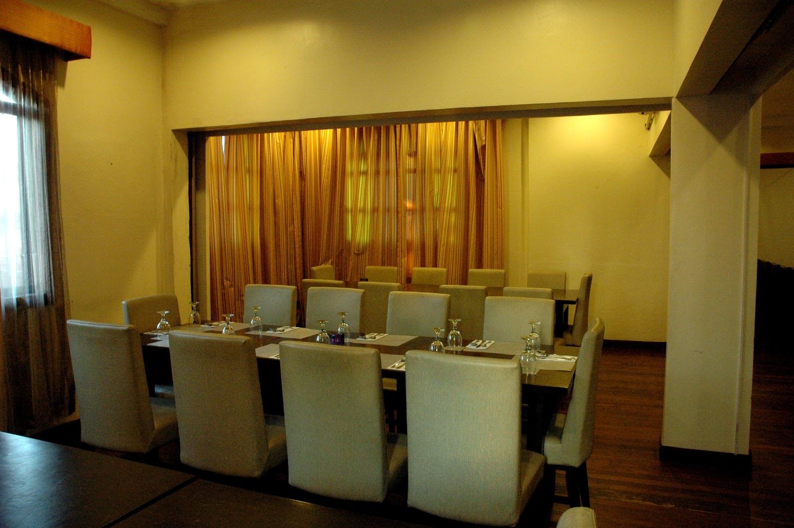 DUDE FOR FOOD: A Buffet Dinner at Primero Casa Filipino