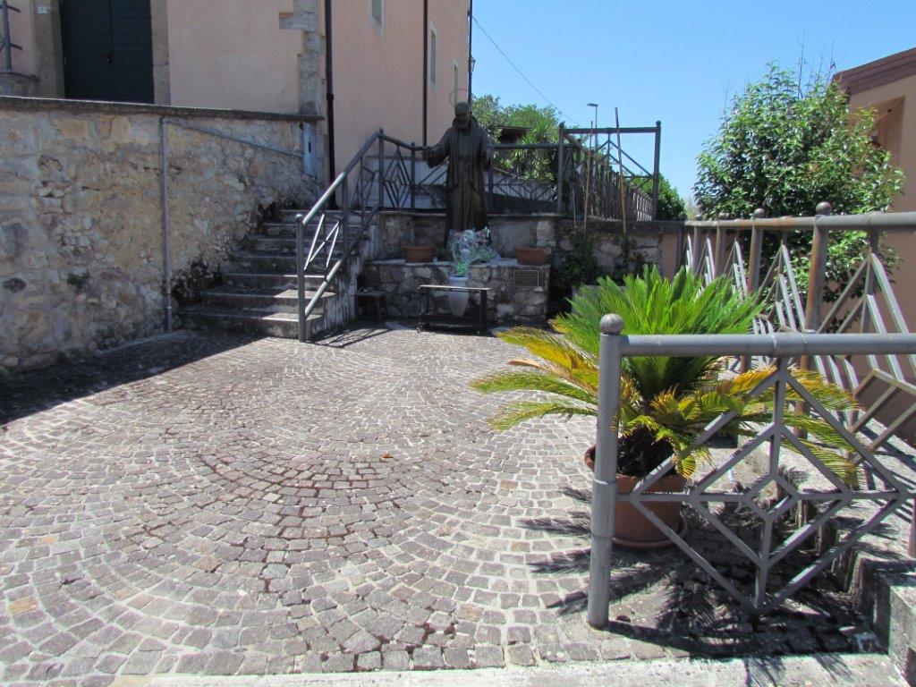 Tabernacoli italiani: Colfelice. San Pio da Pietrelcina