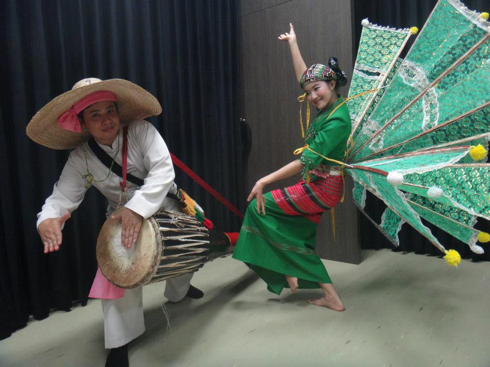 Welcome to Kyaing Tong :): Beautiful Traditional Costumes in Shan State