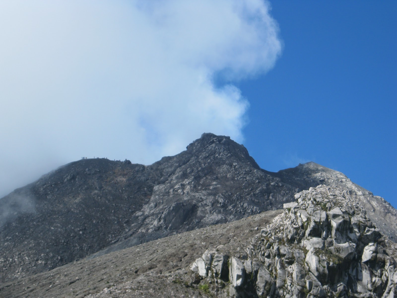 One's Zone: PENDAKIAN GUNUNG MERAPI