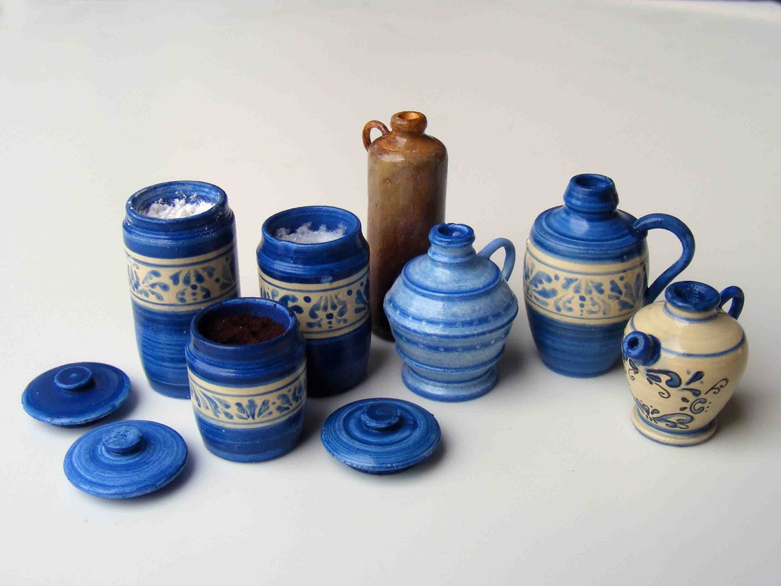 My tiny world: Dollhouse miniatures