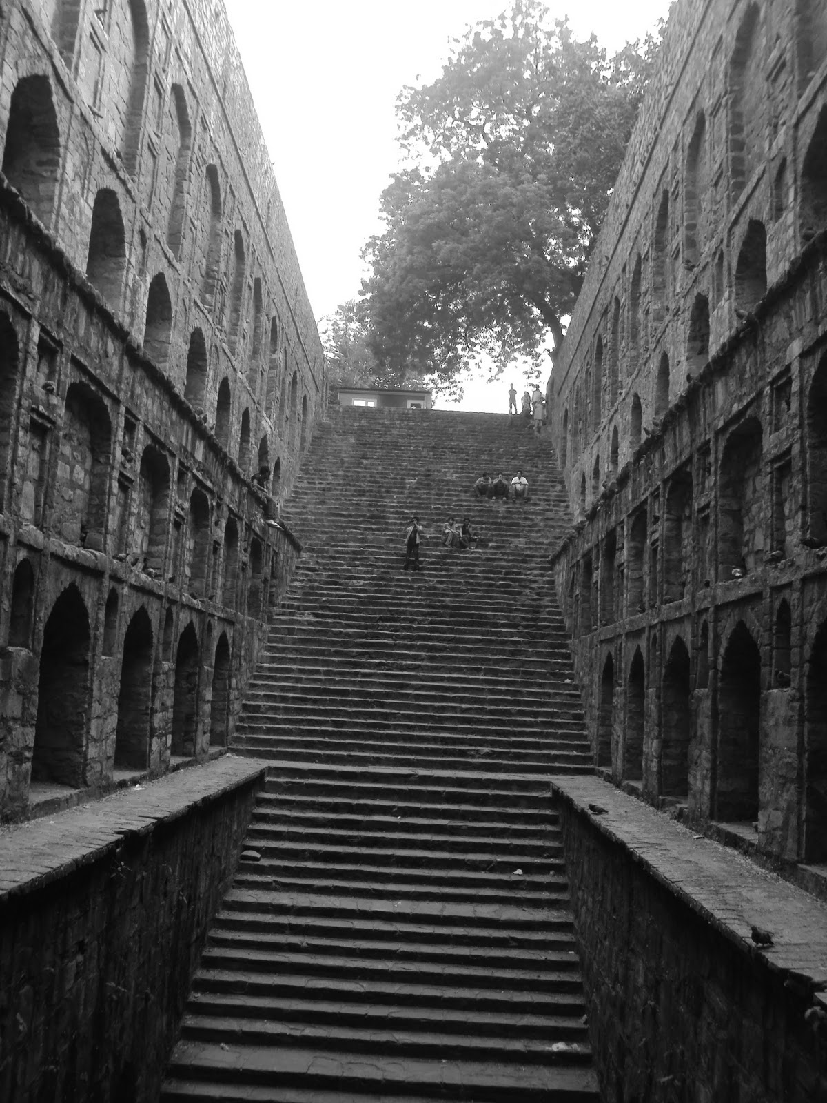 ARCHITECTURE STUDENT'S CORNER: UGRASEN KI BAOLI - HIDDEN STEPWELL IN ...