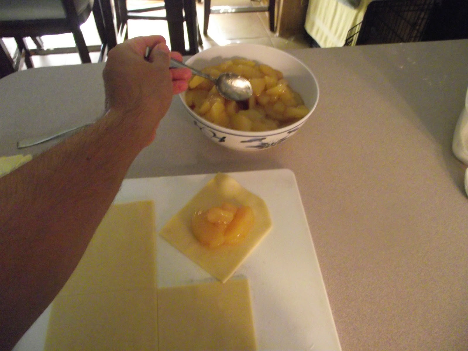 Smiley's Kitchen: Simple Apple Turnovers