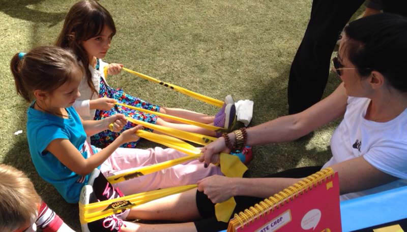 MAC&Toys: Hands Up for Handee Band!