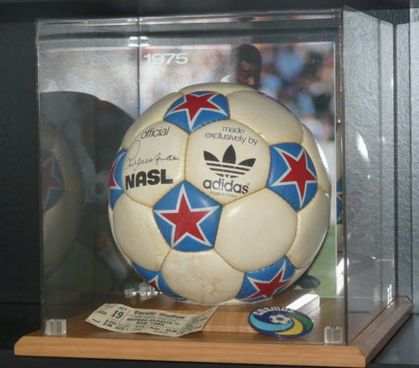 Balones de Epoca: Balón Adidas NASL. Balón oficial de la Liga de USA en ...