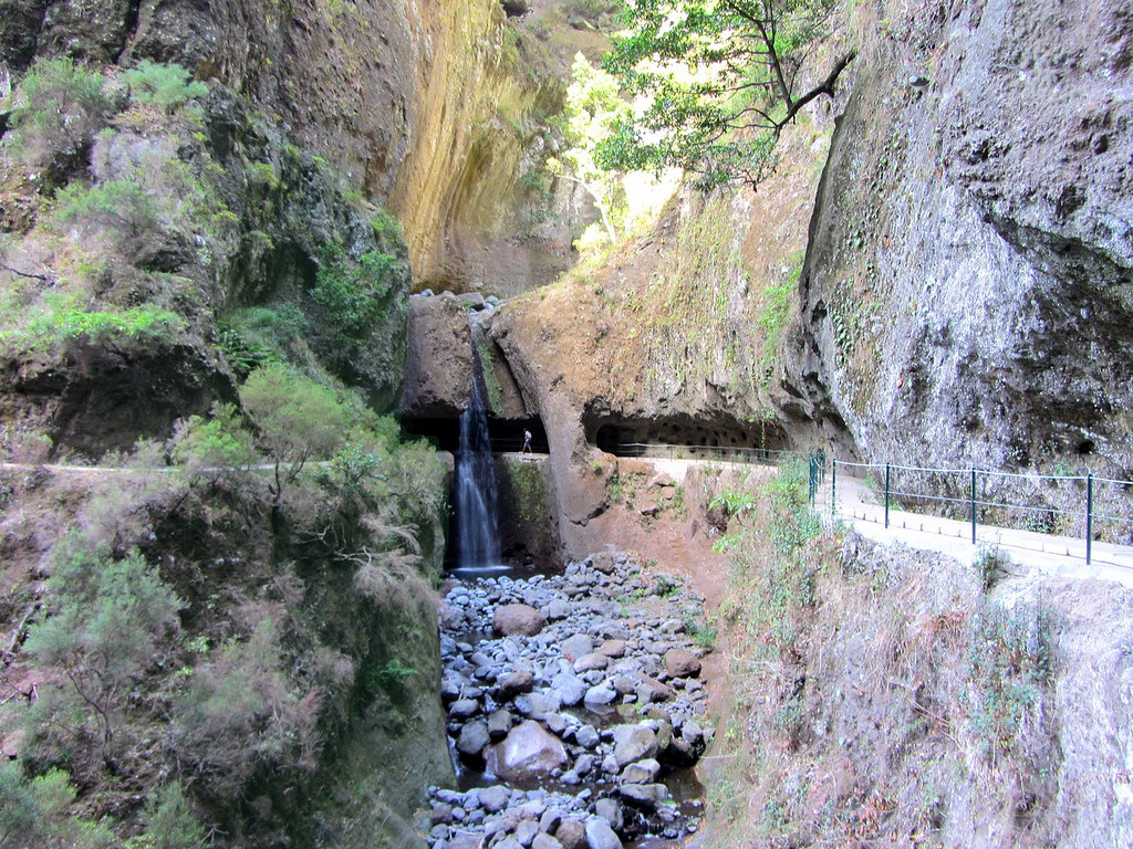Levada do moinho PR7 - Madeira Turismo - Tourist Guide to the Island of ...