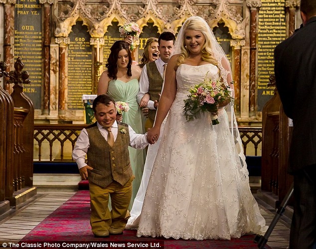 Check out the wedding of this dwarf to his tall bride ... He even came ...