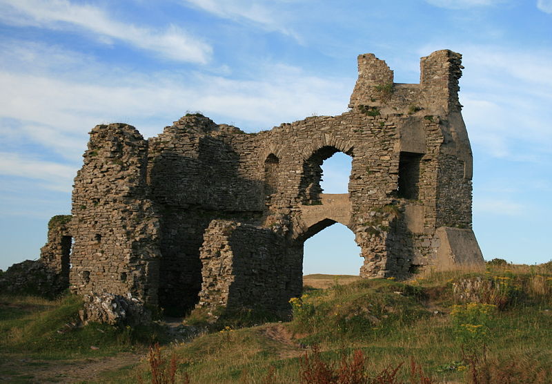 Offical Blog of Debbie Peterson: The Haunting Ruins of Pennard Castle...