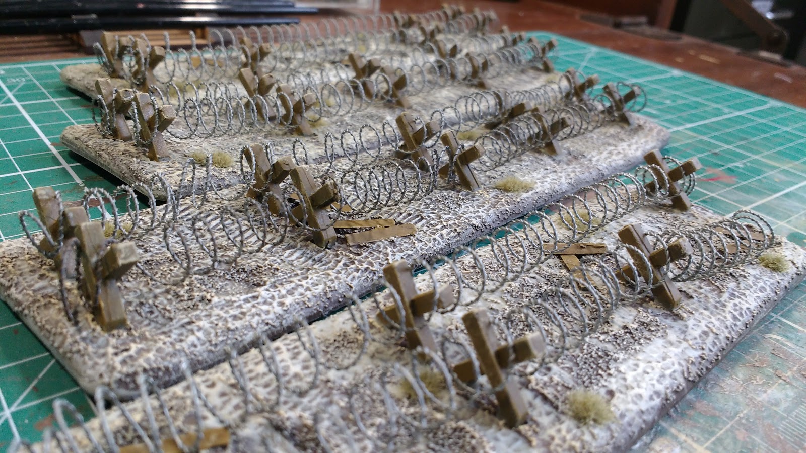 BigLee's 'Miniature Adventures': Barbed Wire in the desert