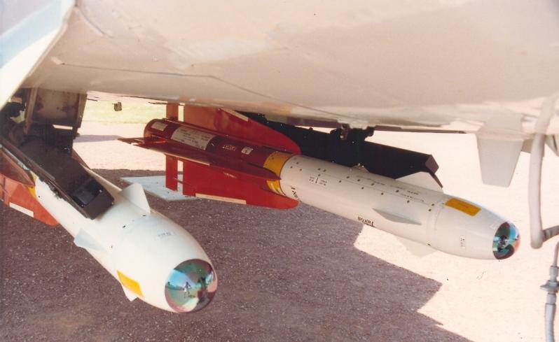 Weapons: AIM 4 FALCON MISSILES IMAGES