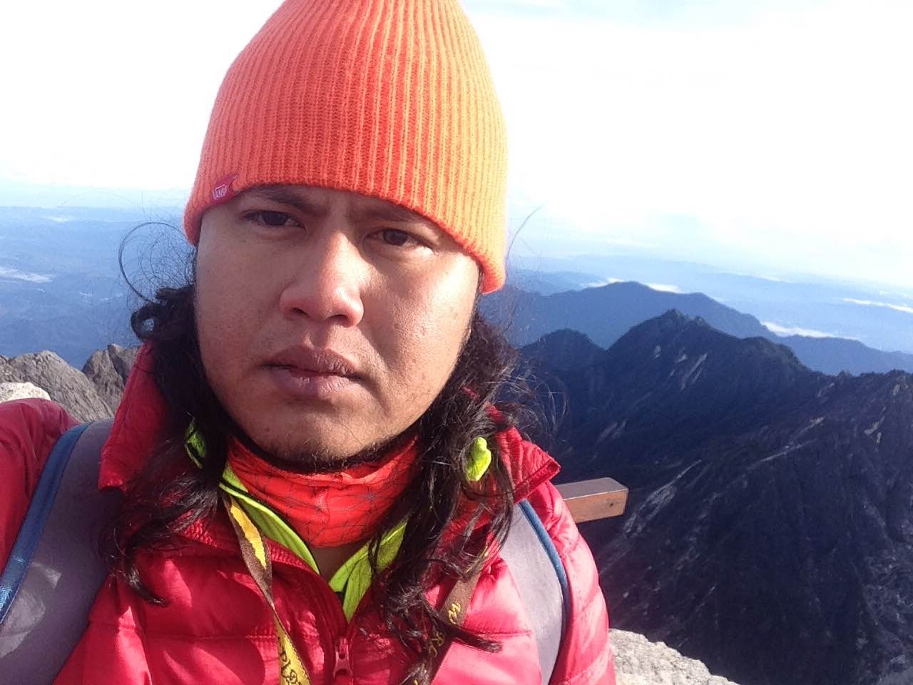 Aloy Paradoks Menulis