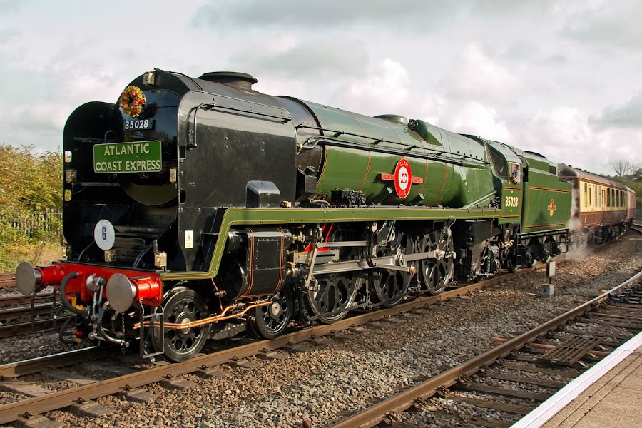 47s and other Classic Power at Southampton: 35028 "The Atlantic Coast ...