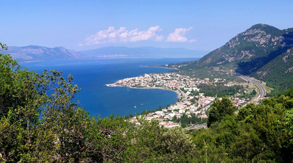 ΚΑΜΕΝΑ ΒΟΥΡΛΑ Blog: Κάνει ζέστη? Μπάνιο στα Καμένα Βούρλα