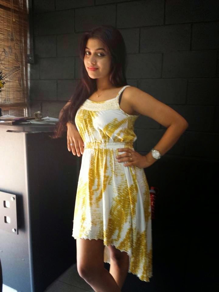 Sheryl Romen Decker bra visible photos - Lankan Stuffs