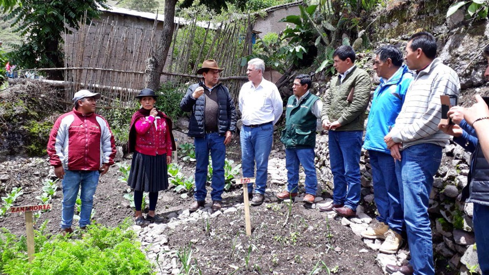 Familias de comunidades rurales de Huancavelica con Haku wiñay y Agua ...