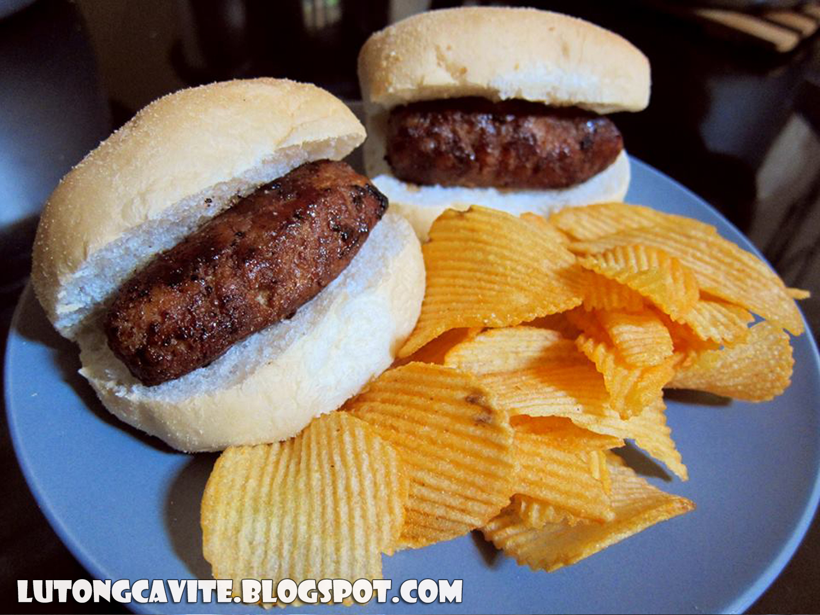 Lutong Cavite : Homemade Chicken/Pork Longganisa con Pandesal