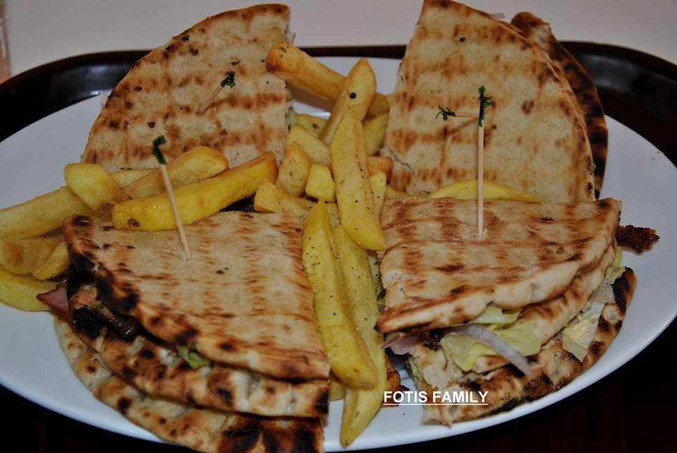 FOTIS FAMILY : PITA CLUB ΓΥΡΟΣ,, ή ΚΑΙ ΚΟΤΟΠΟΥΛΟ