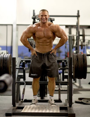 world bodybuilders pictures: lukas gabris using muscles making machines