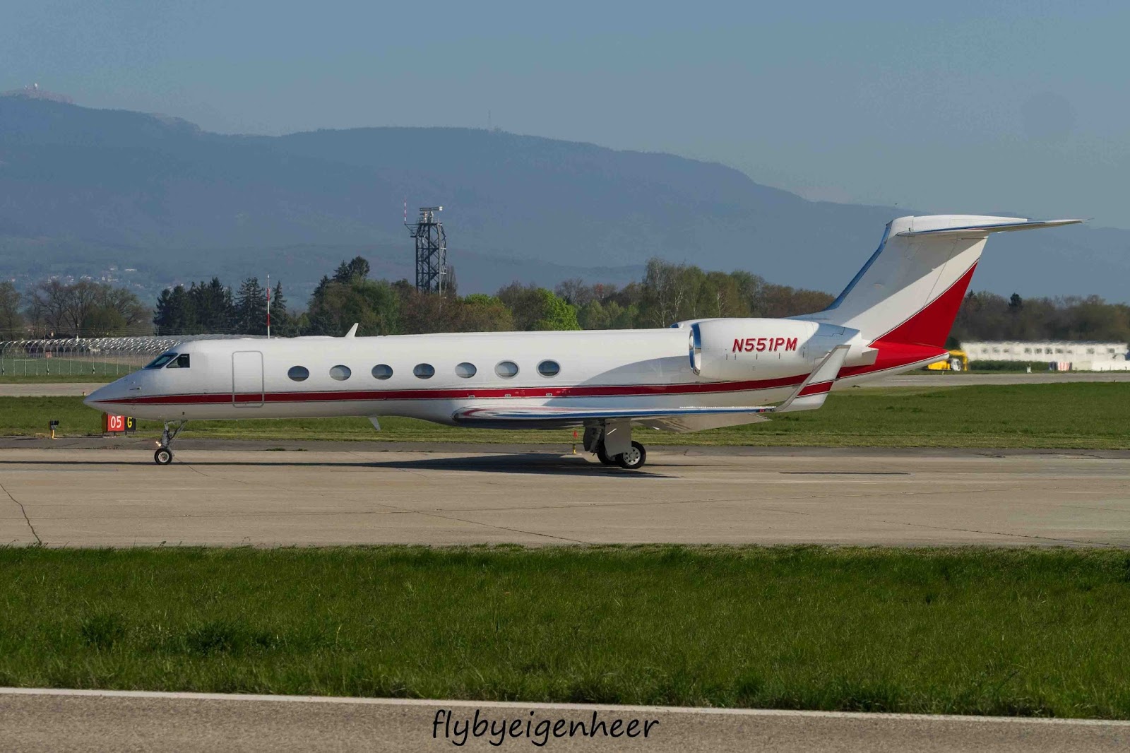 FLUGZEUGE Privatjets etc: N551PM Gulfstream G-V-SP (G550) GLF5 > Wels ...