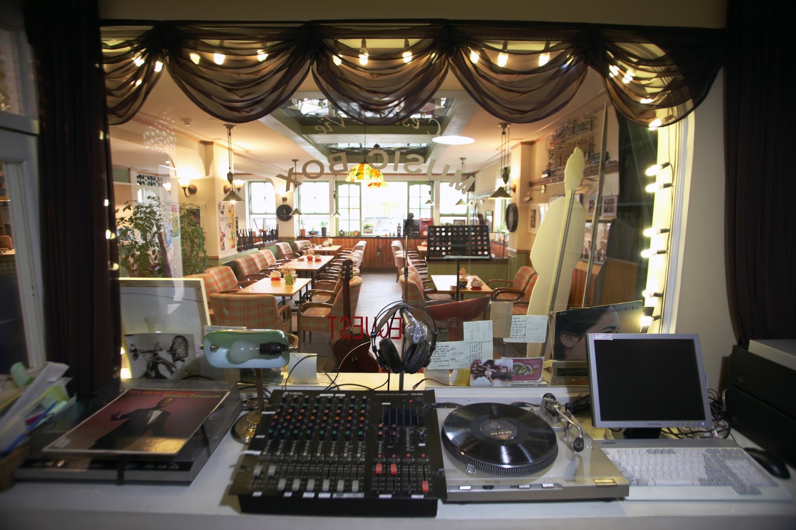 Destination For Music Lovers #3 :: Music Cafe 'C'est La Vie' In Daegu ...