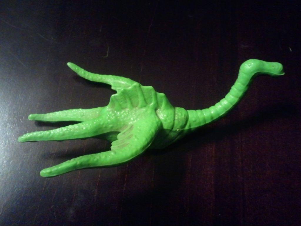 I think it looks like a dianoga.