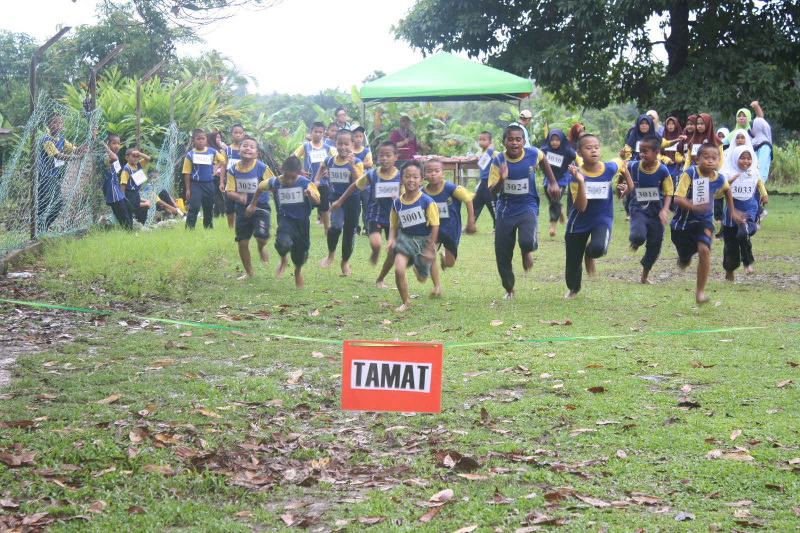 Blog Sekolah Kebangsaan Belipat Lawas, Sarawak: Larian 1 Murid 1 Sukan ...