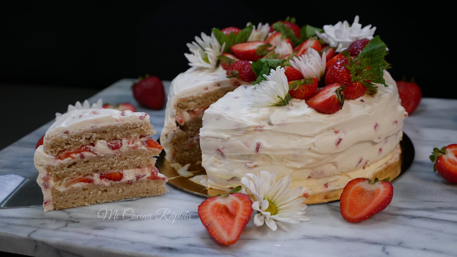 Pastel de Fresas Frescas - Mi Cocina Rápida