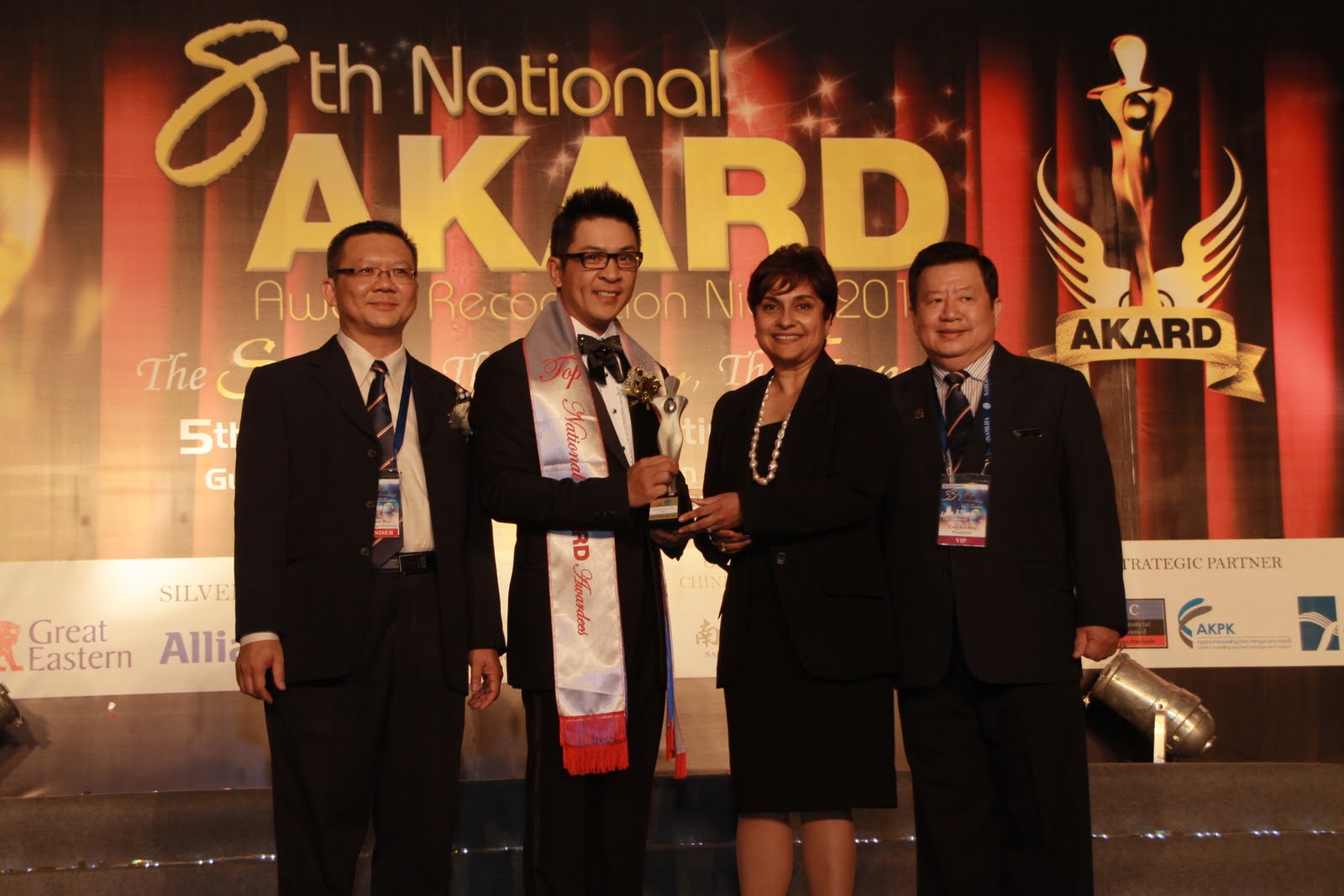 Welcome To Norman Pang's Blog: 第八届AKARD卓越领袖奖颁奖典礼Dato’Norman Pang成为全马第一