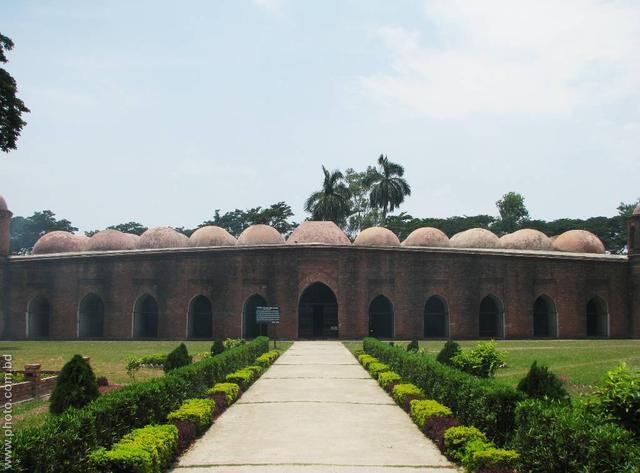 abdulrab: The Shat Gambuj Mosque in Bangladesh