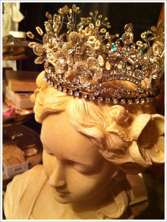 Suzy Homefaker: PRETTY CROWNS