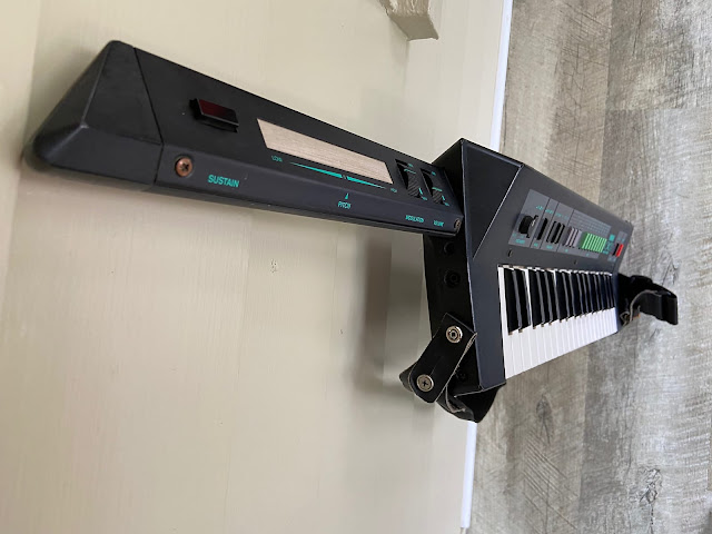 MATRIXSYNTH: Yamaha KX5 Keytar Midi Controller with OHSC