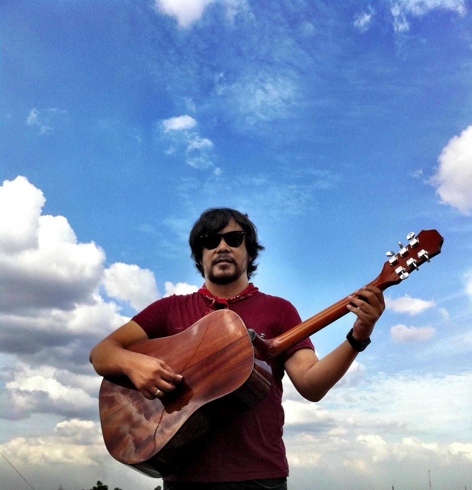 Ashari World: About Sir Danddy Harrington