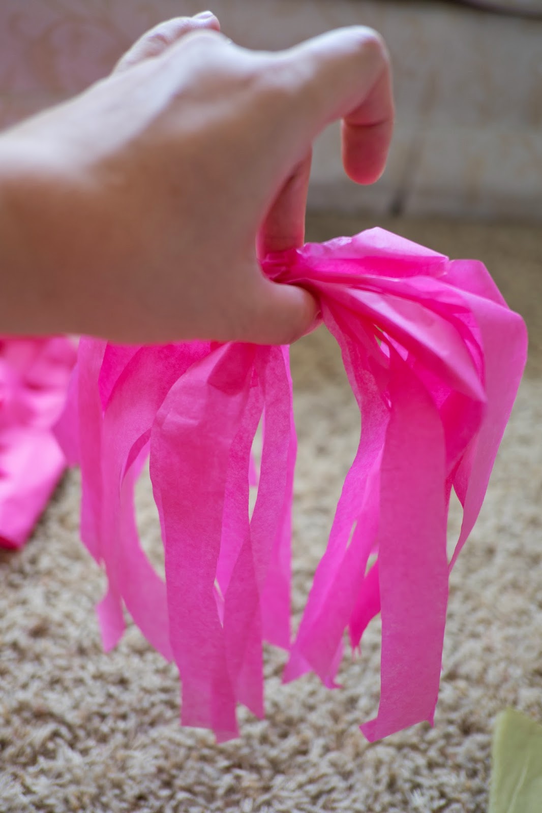 Domestic Fashionista: DIY Tissue Paper Garland: Twist Tutorial